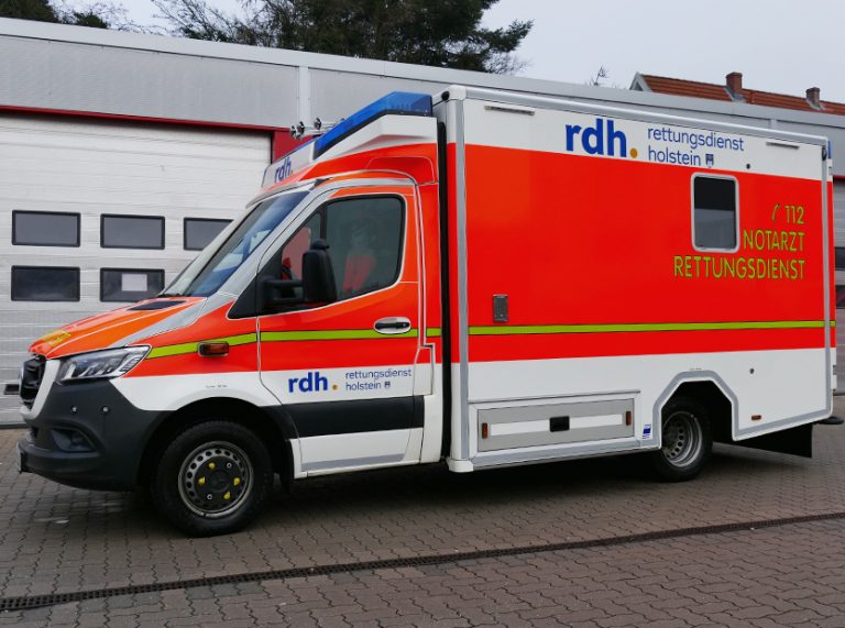 Unsere Fahrzeuge. • rdh. Rettungsdienst Holstein